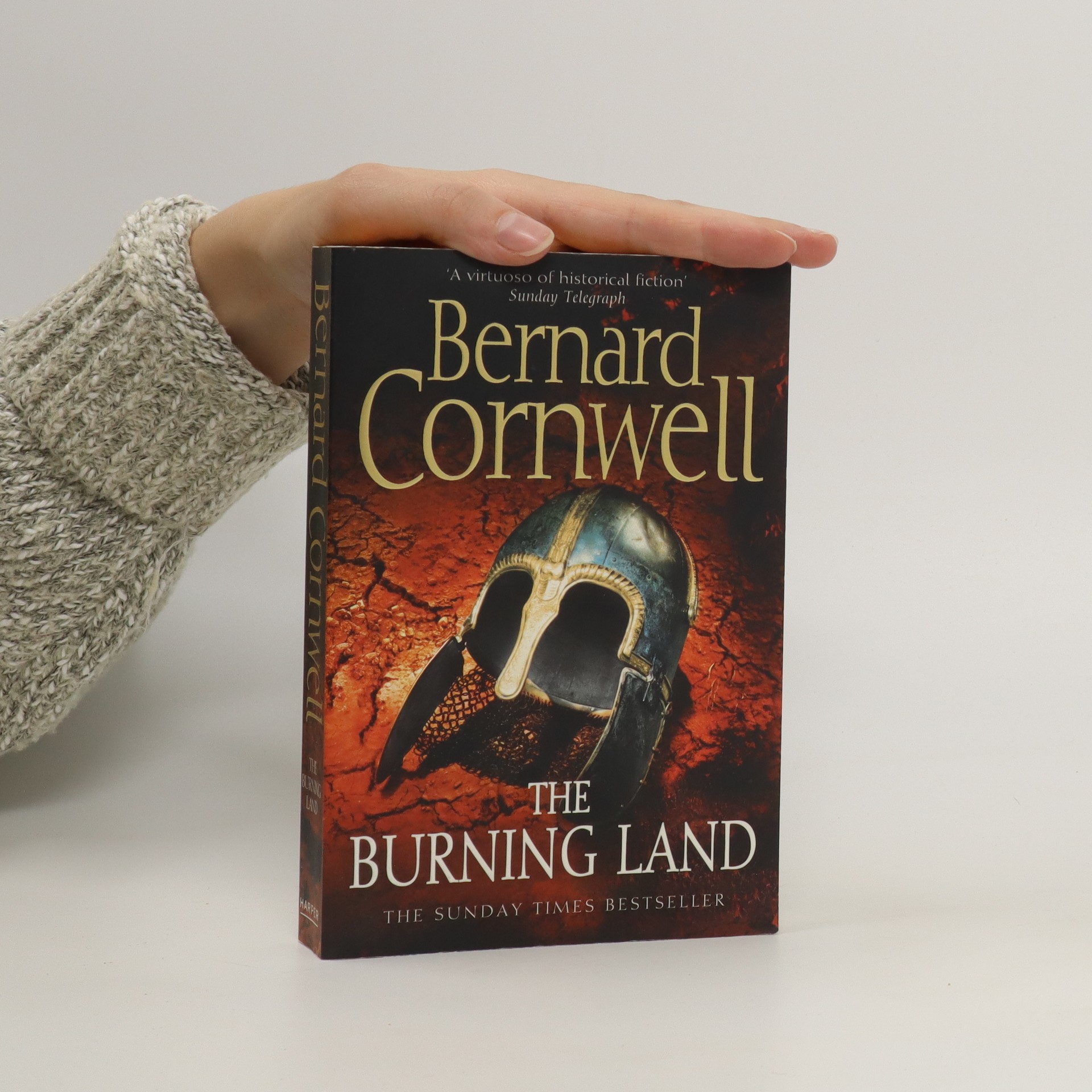 The Burning Land - Cornwell, Bernard - knihobot.cz