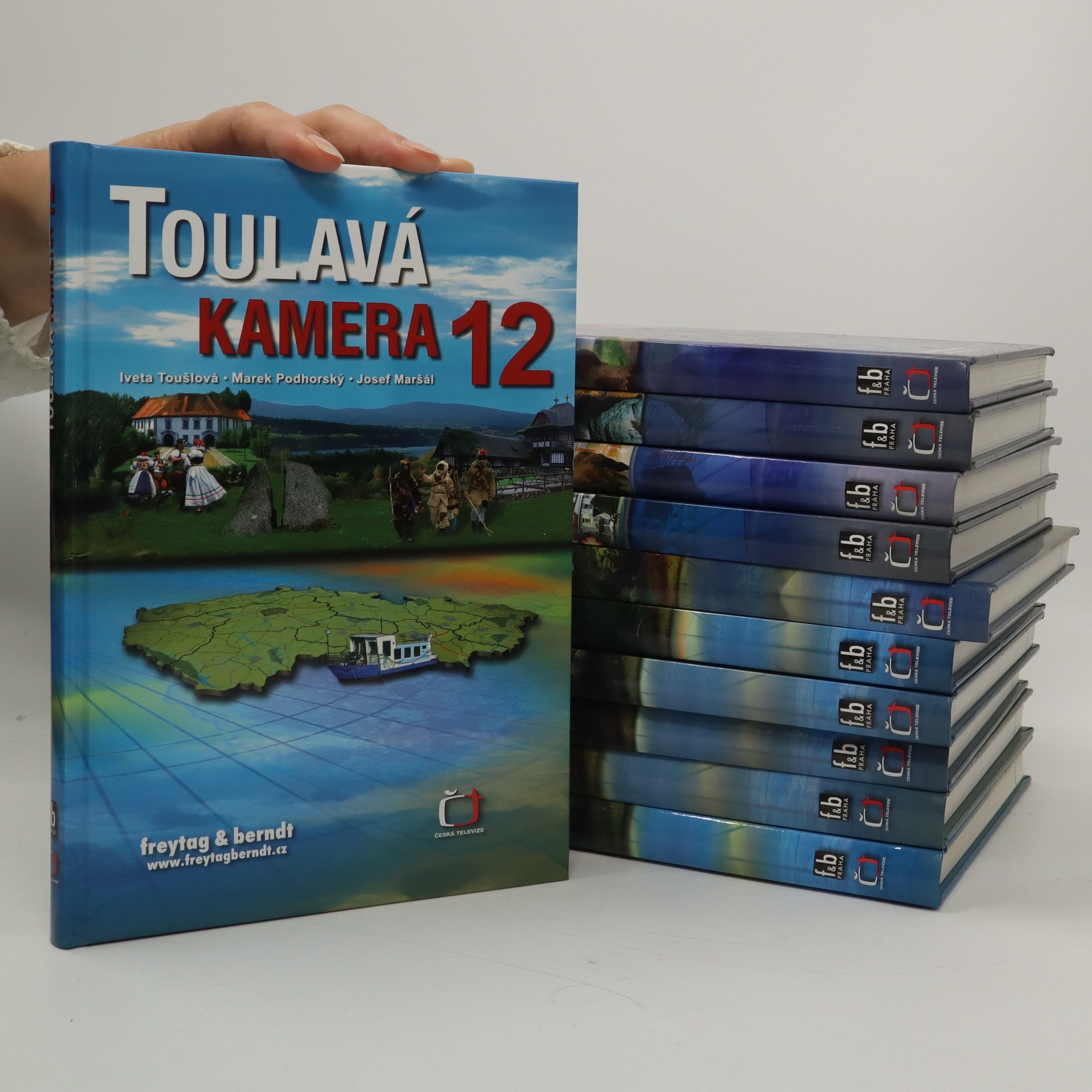 Toulavá kamera 1.-12. - kolektiv - knihobot.cz