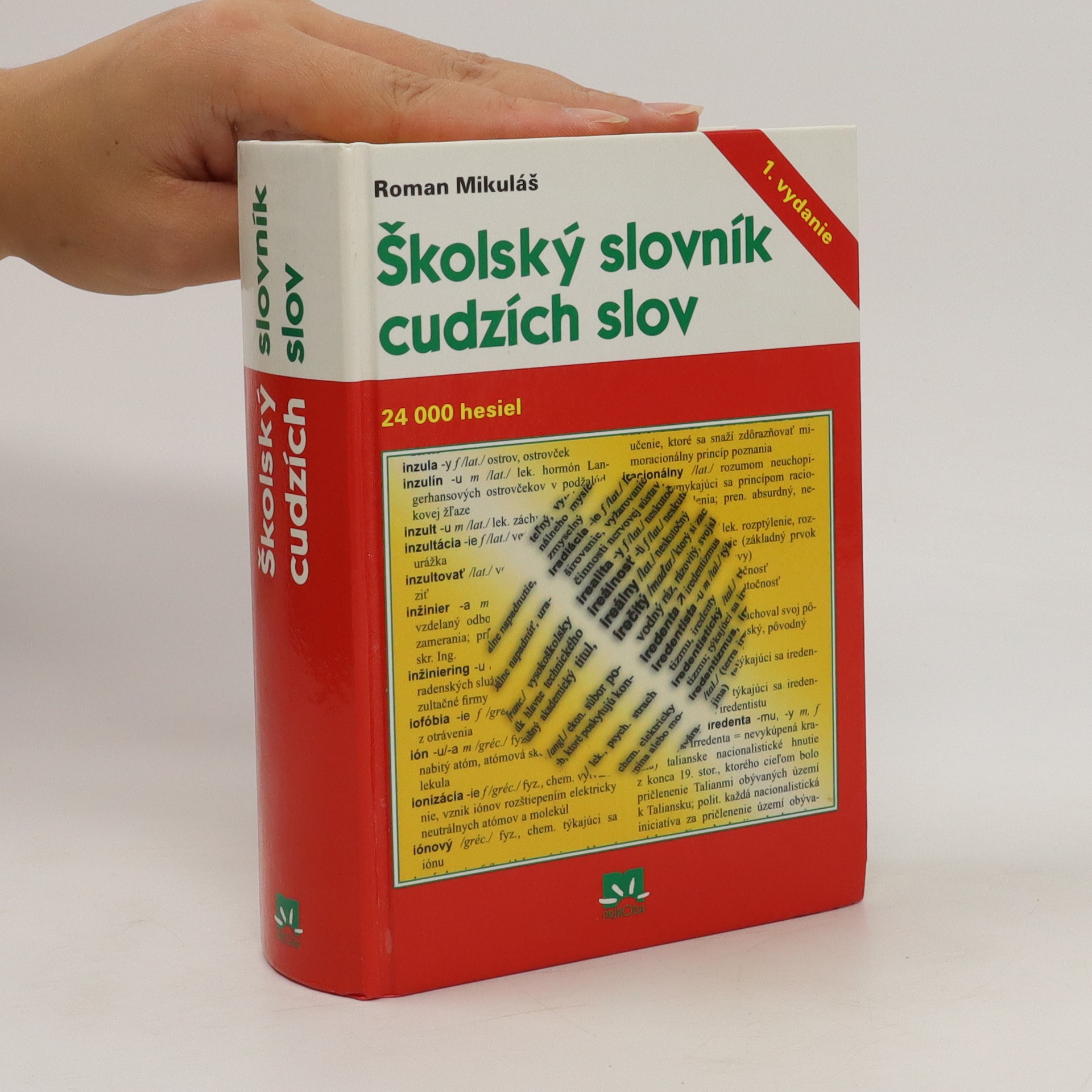 Školský slovník cudzích slov - Mikuláš, Roman - knihobot.cz