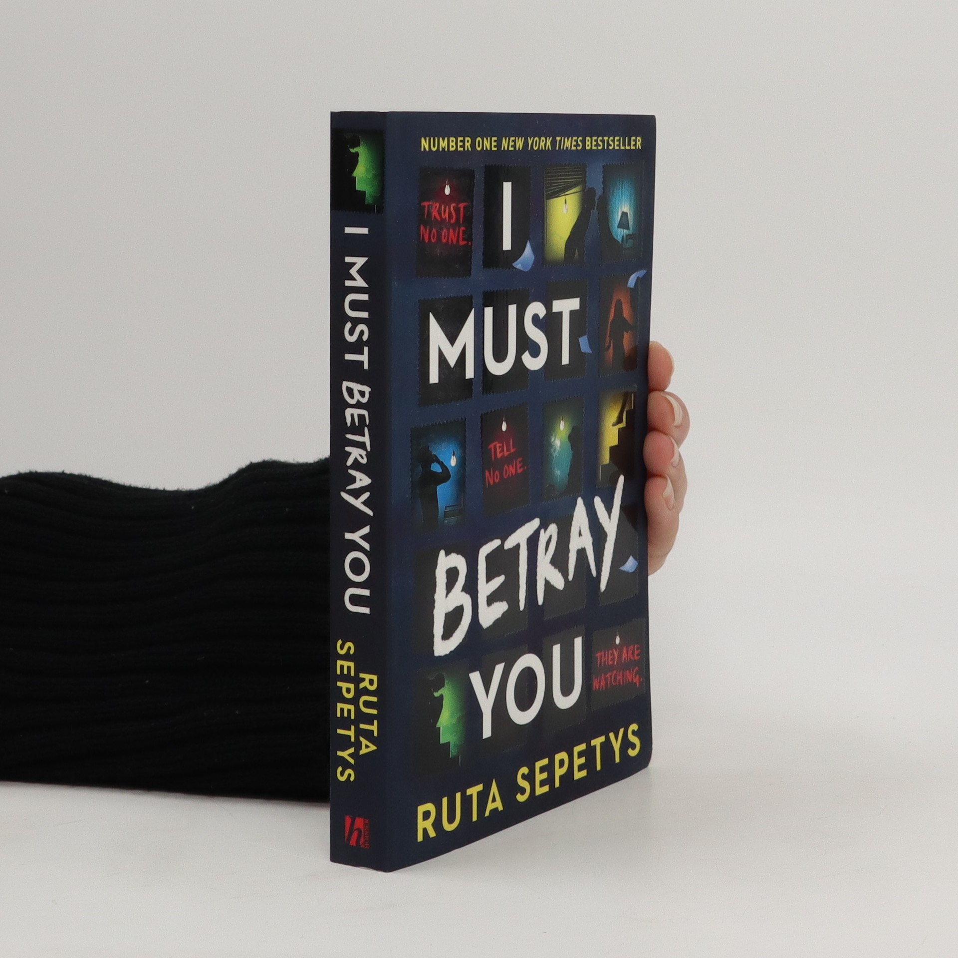 I must betray you - Sepetys, Ruta - knihobot.cz