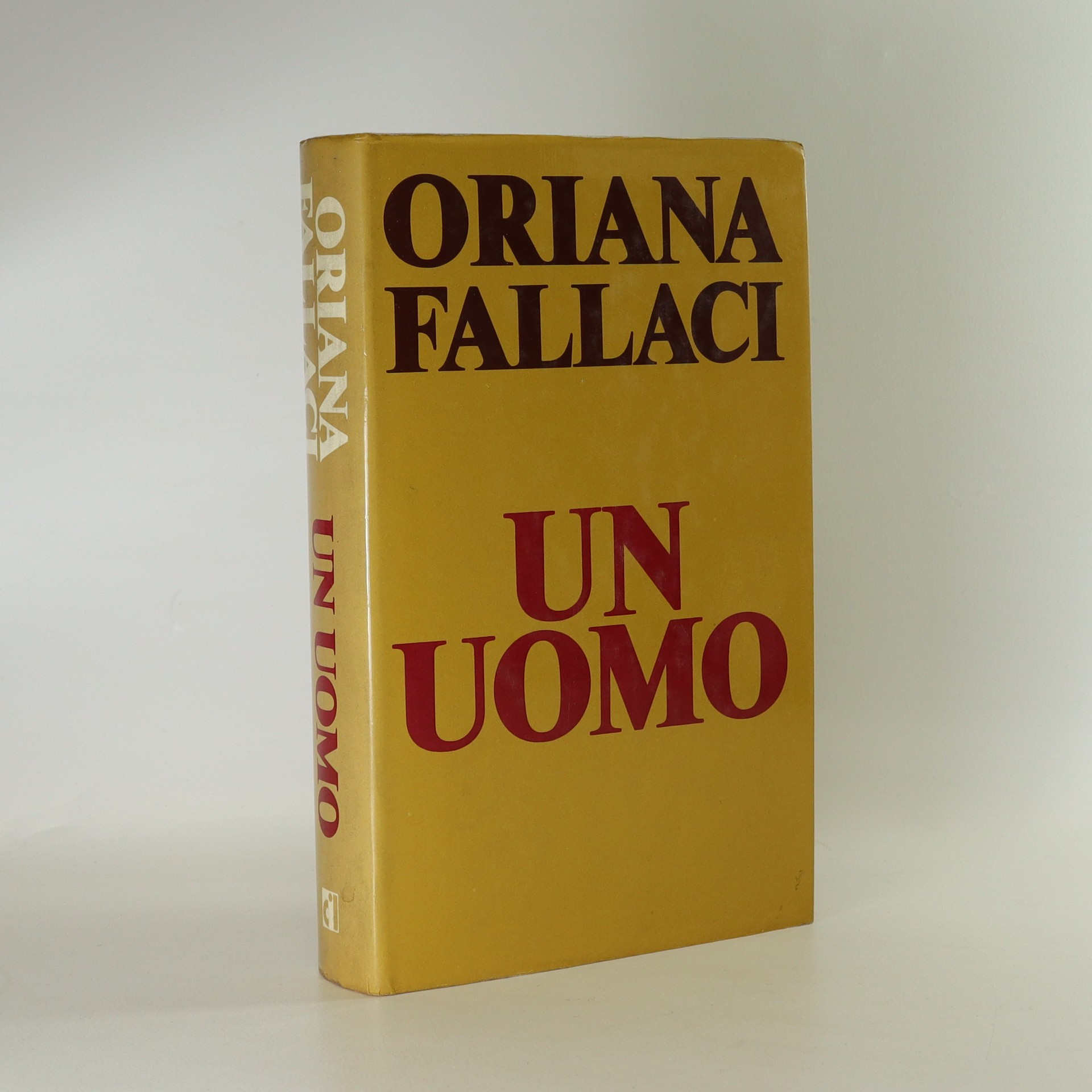 Un uomo - Fallaci, Oriana - knihobot.cz