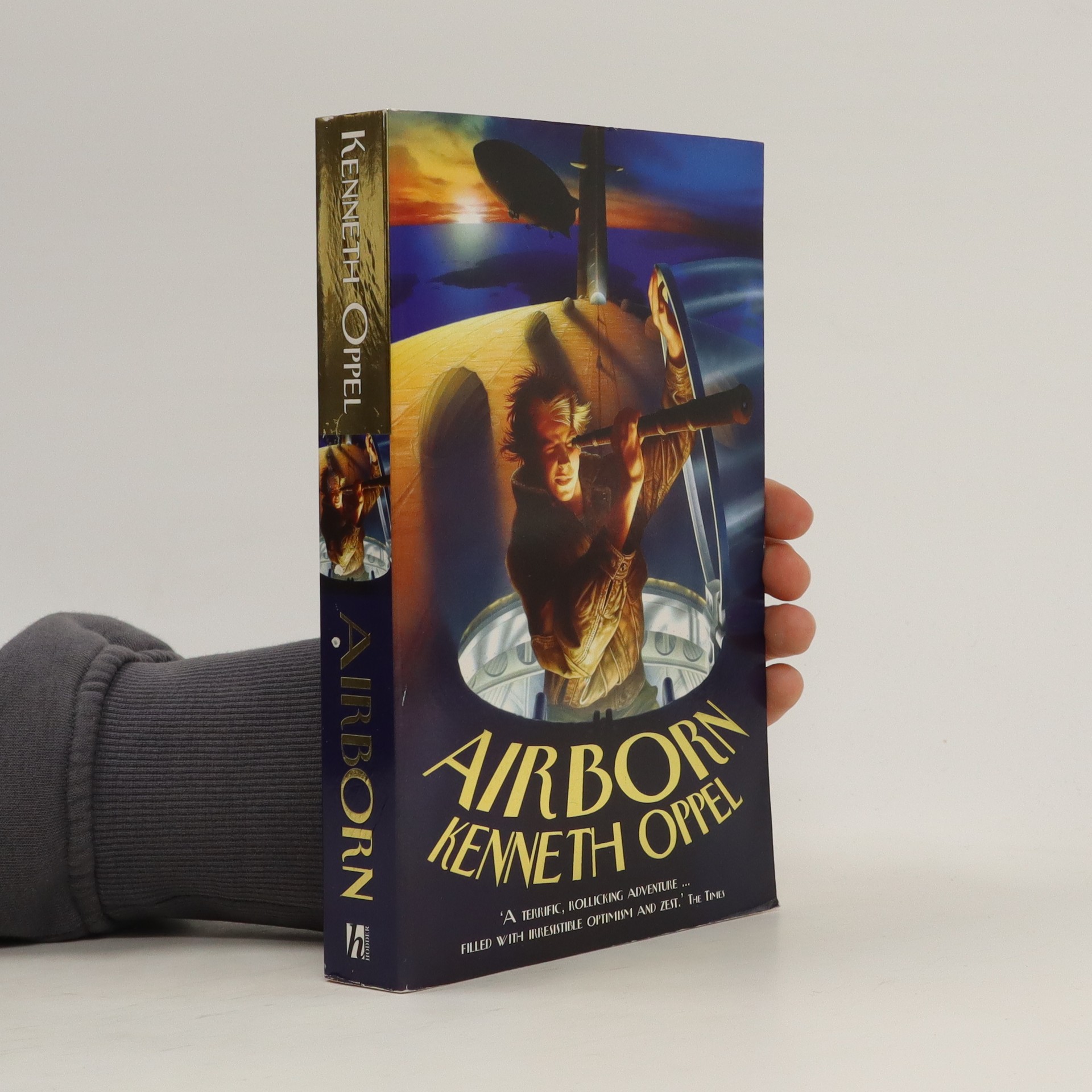 Airborn - Oppel, Kenneth - knihobot.cz