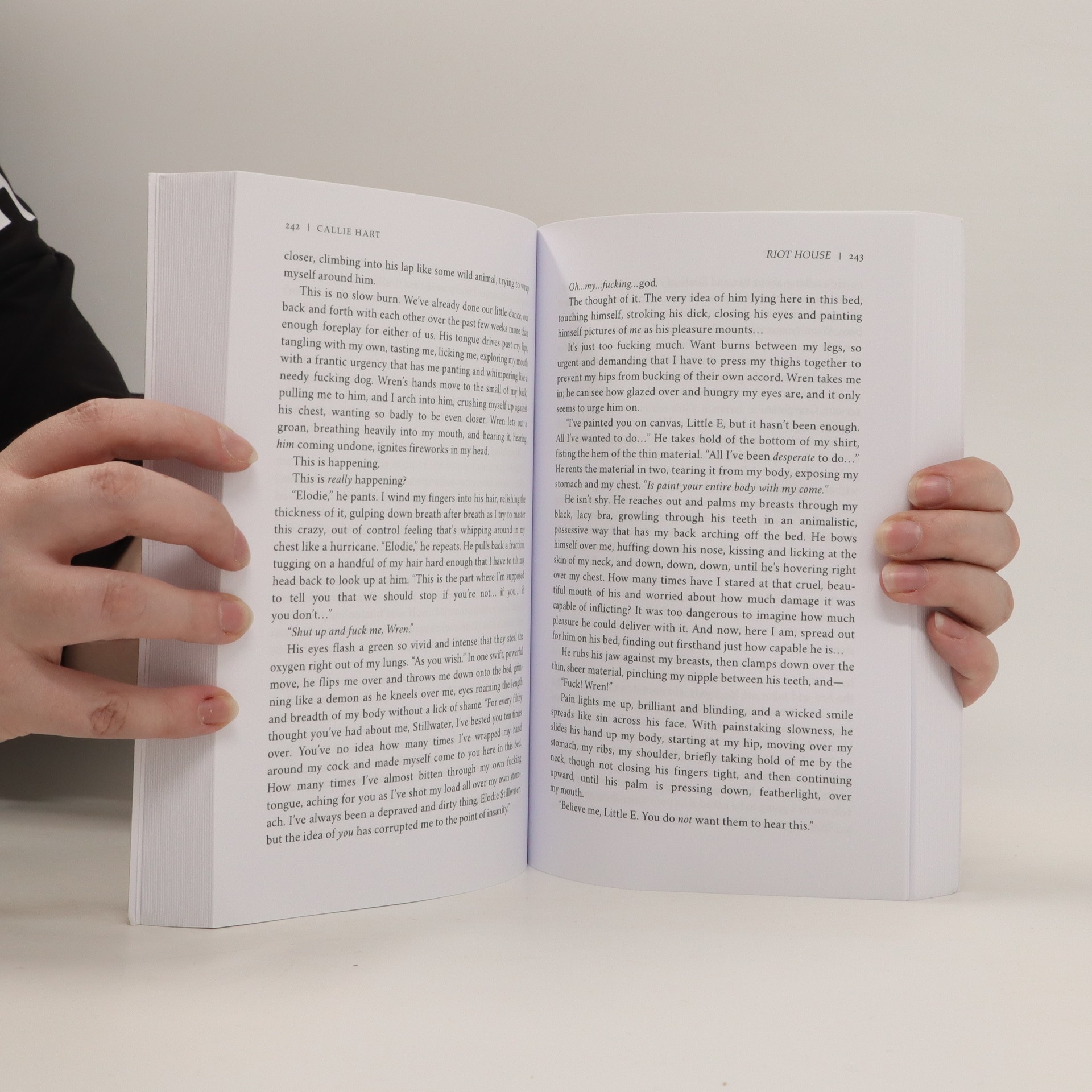 Riot house - Hart, Callie - knihobot.cz