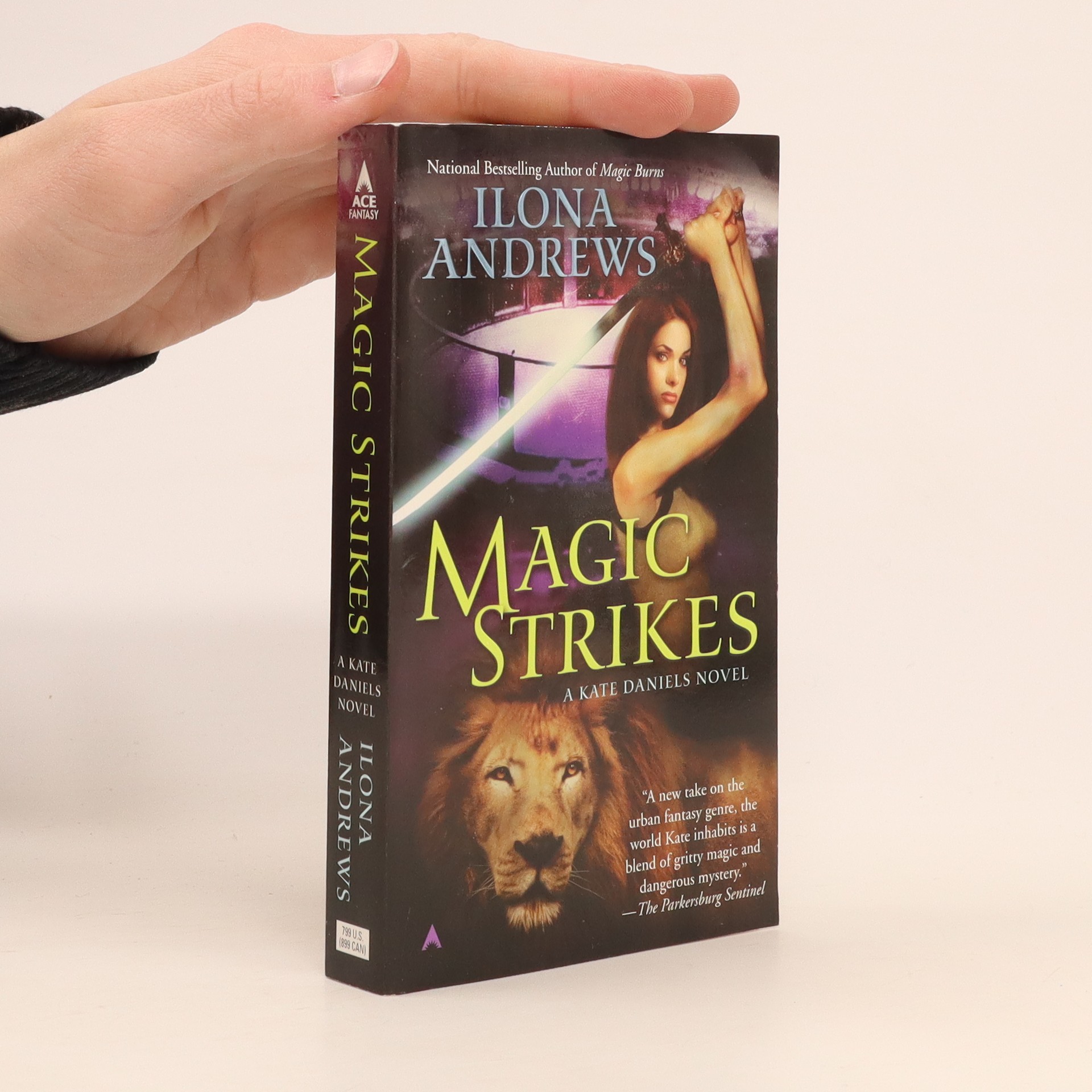 Magic Strikes - Andrews, Ilona - knihobot.cz