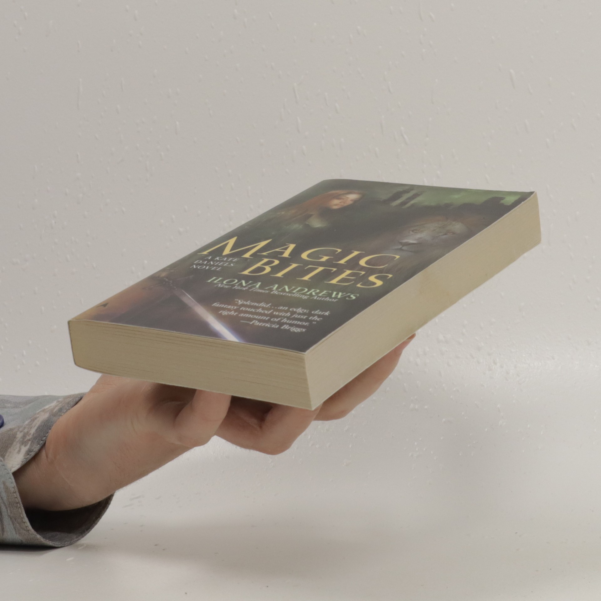 Magic bites - Andrews, Ilona - knihobot.cz