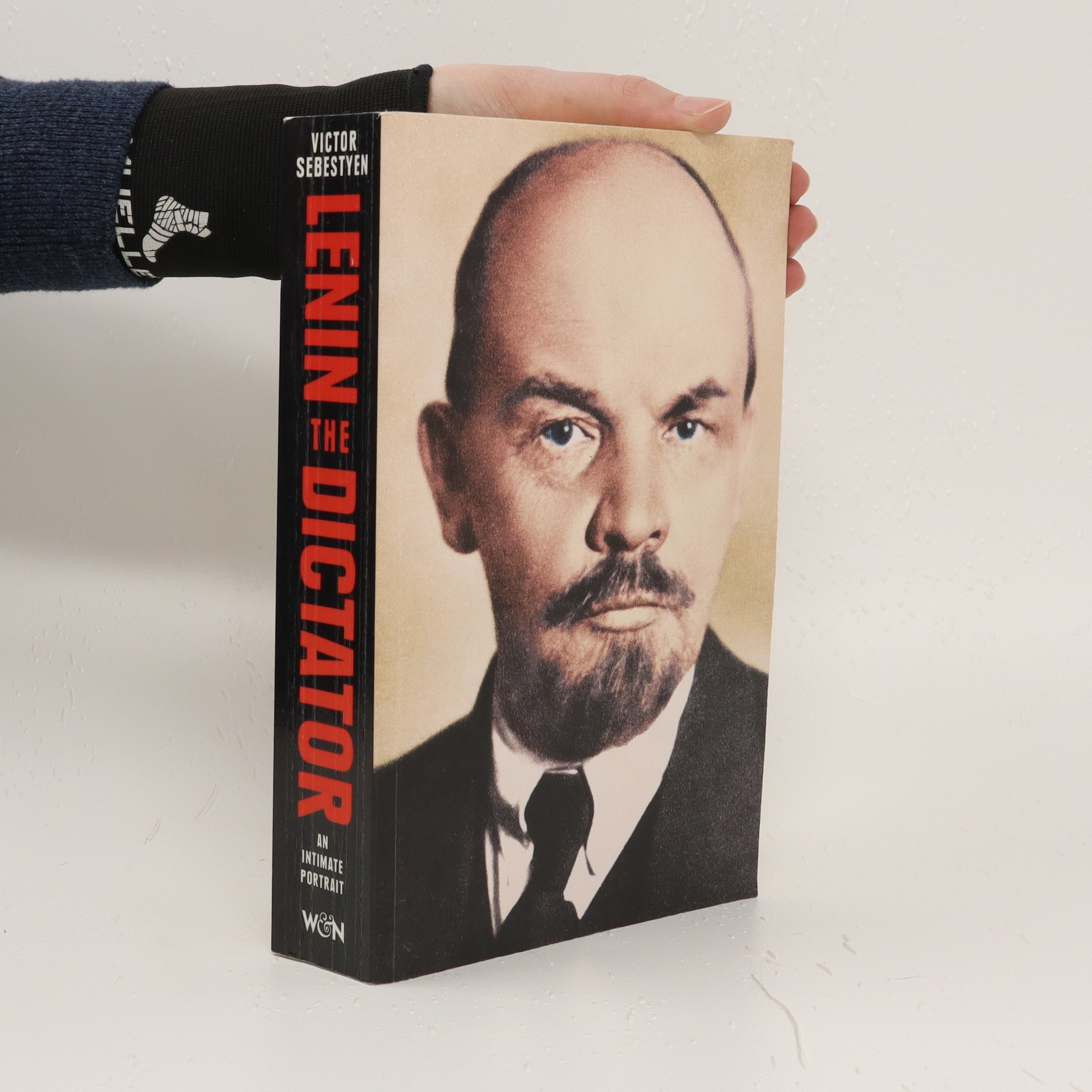 Lenin the dictator : an intimate portrait - Sebestyen, Victor - knihobot.cz