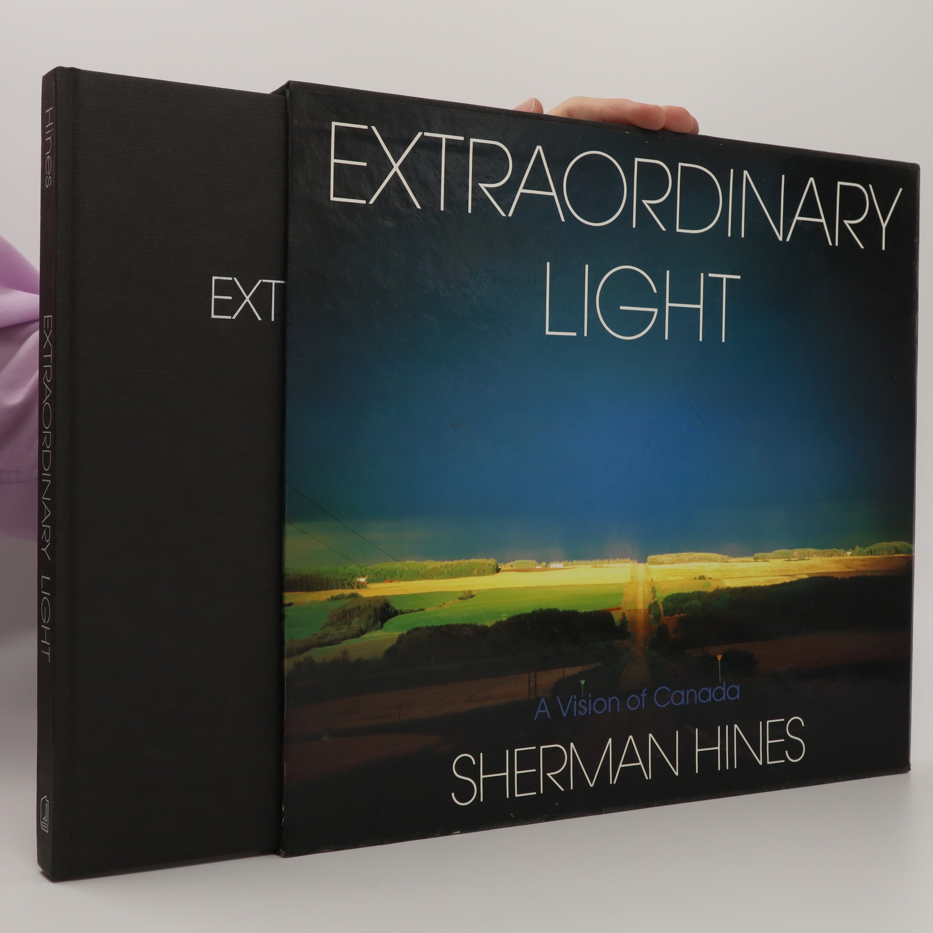 Extraordinary Light - Hines, Sherman - knihobot.cz