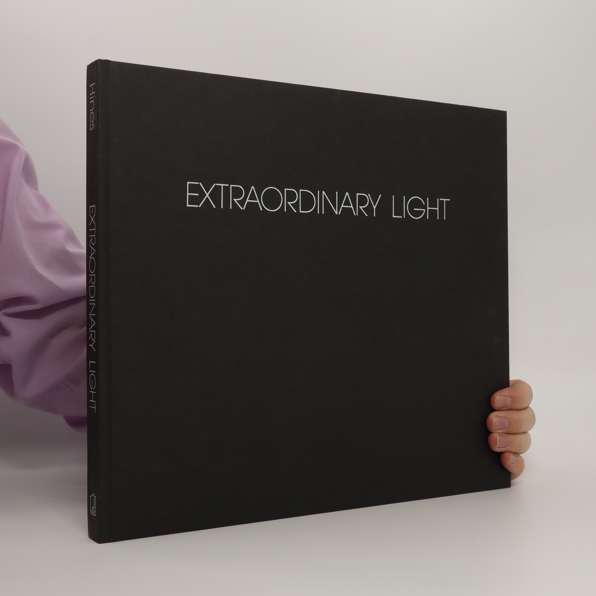 Extraordinary Light - Hines, Sherman - knihobot.cz